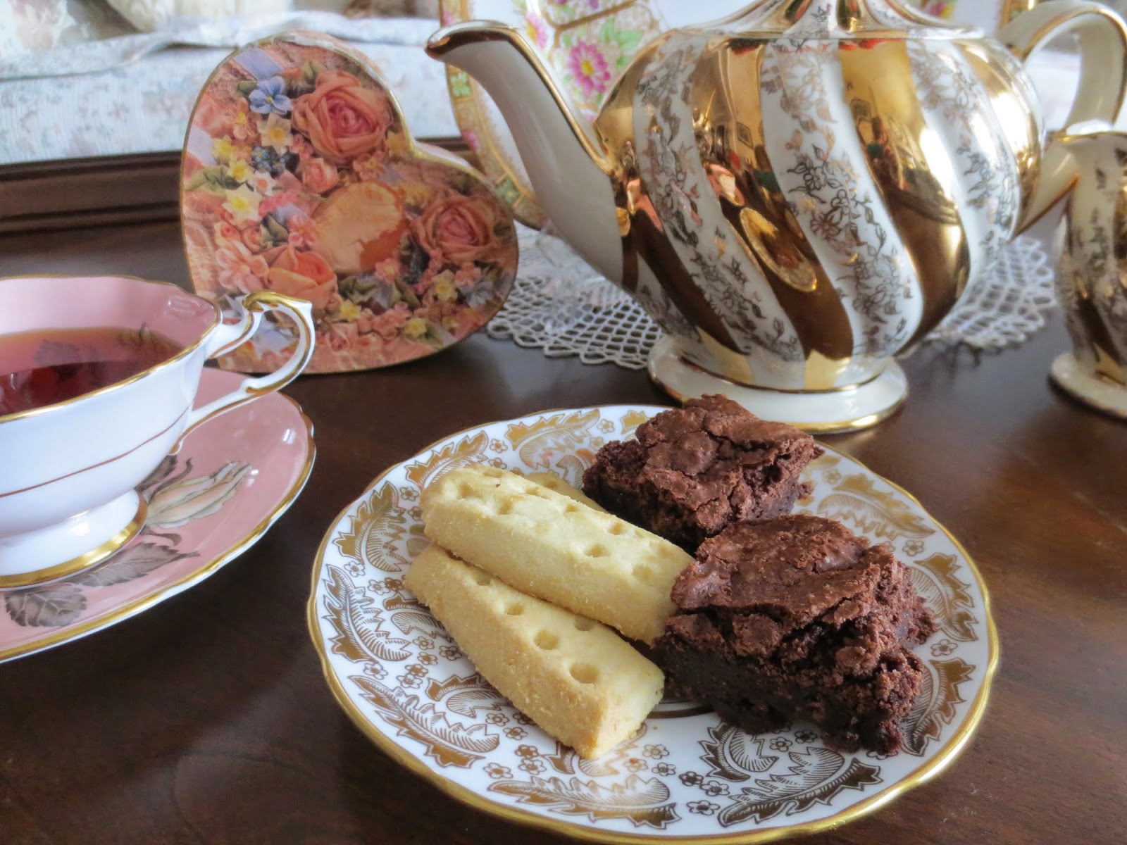 Karen's Cottage and Castle: A Coral Tea by the Settee